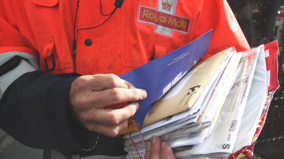 Royal Mail may ban deliveries over 'mail snatching' cat - BBC News