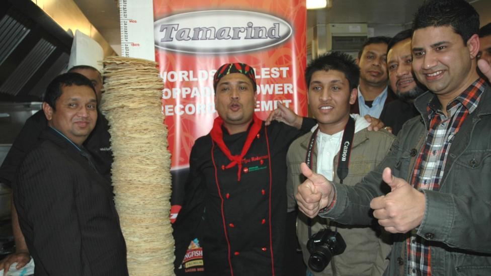 Chef Gareth Kyle beats world record for non-stop cooking - BBC News