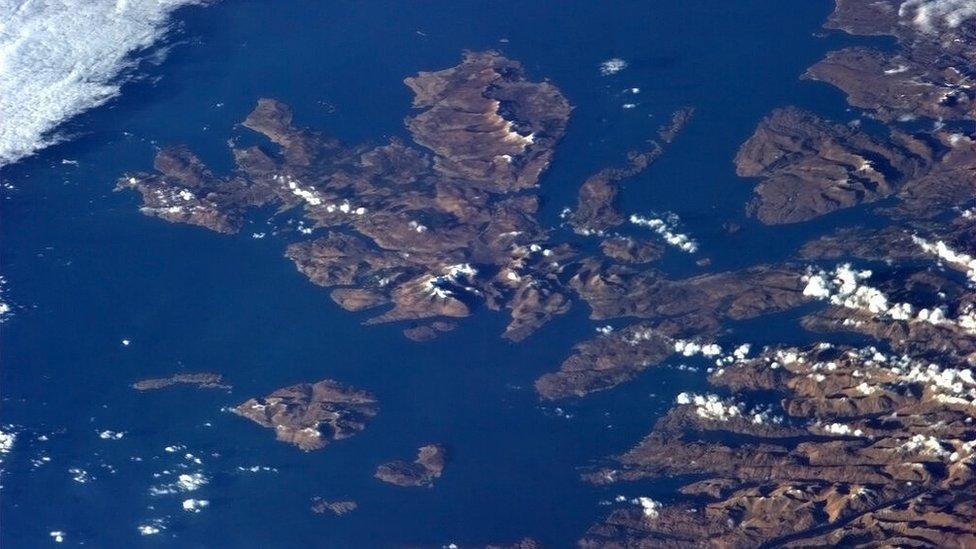 In pictures: Astronaut snaps Scotland from space - BBC News