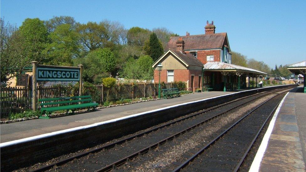 In Pictures: How the Sussex Bluebell Railway grew - BBC News
