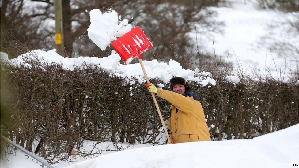 In pictures: Much of UK under snow - BBC News