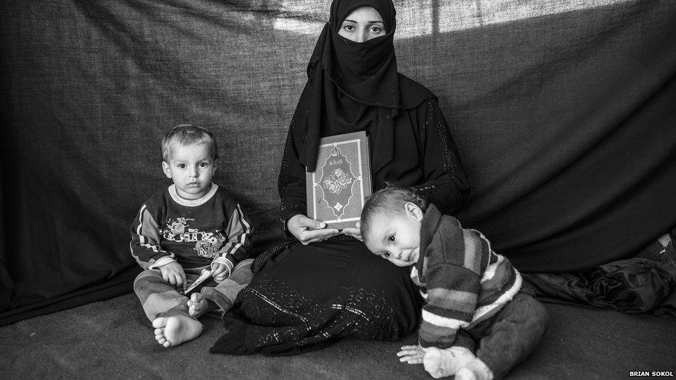 In pictures: Syrian refugees' most important things - BBC News