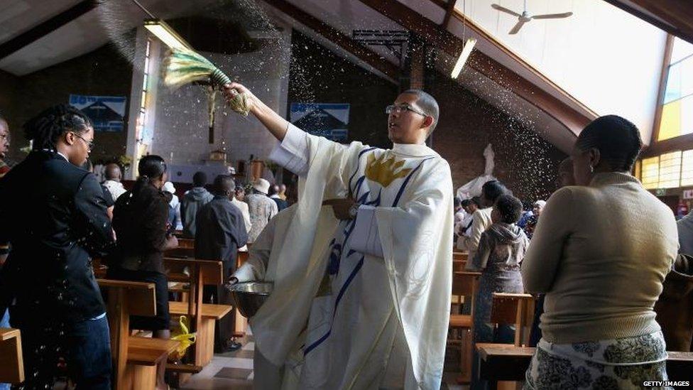 In pictures: Easter Sunday - BBC News