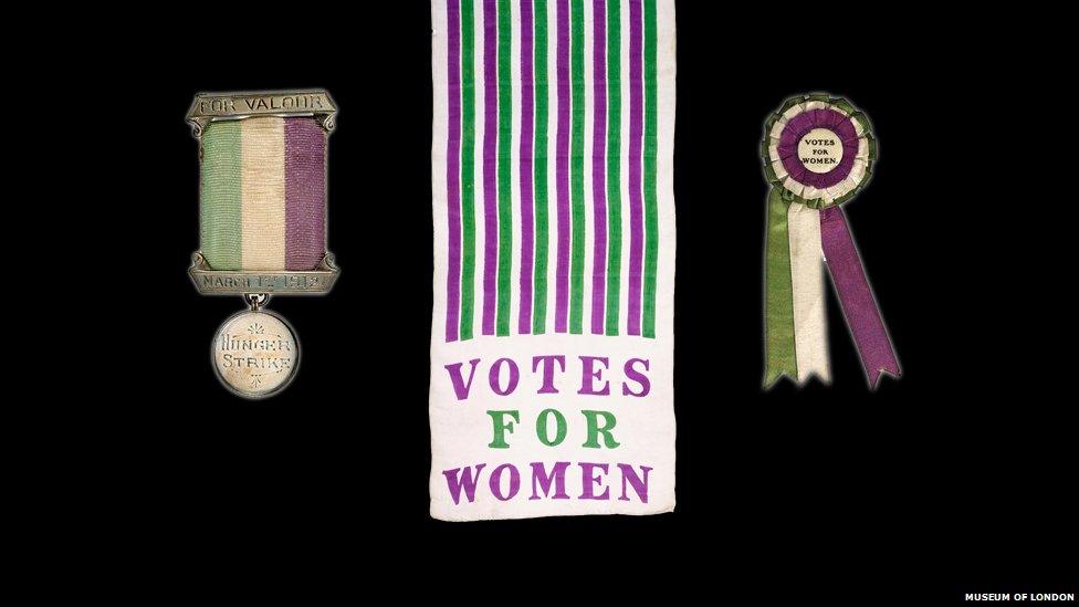In pictures: Suffragettes capture the Monument - BBC News