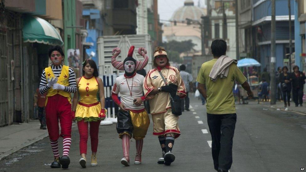 Peruvians put on face paint and colourful bright wigs for Clown Day ...