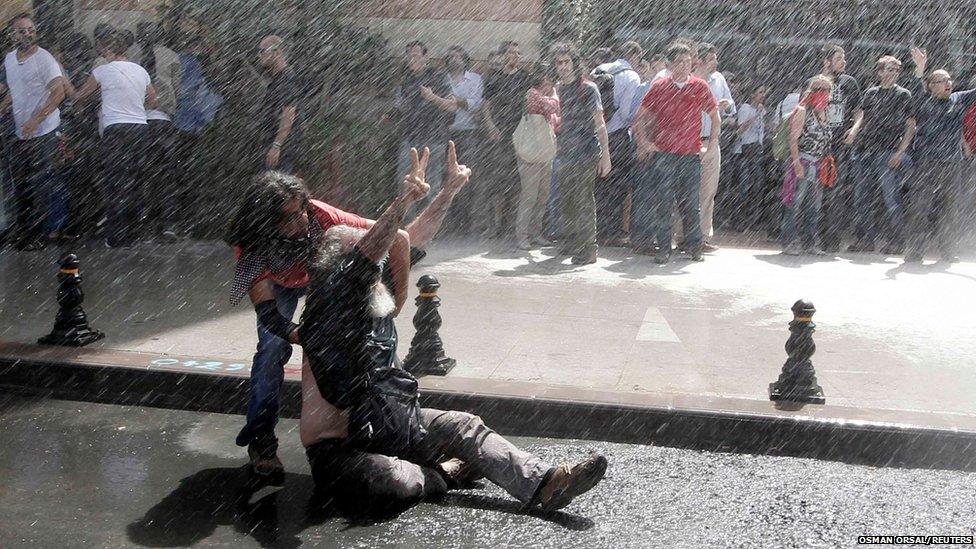 Day in pictures: 31 May 2013 - BBC News