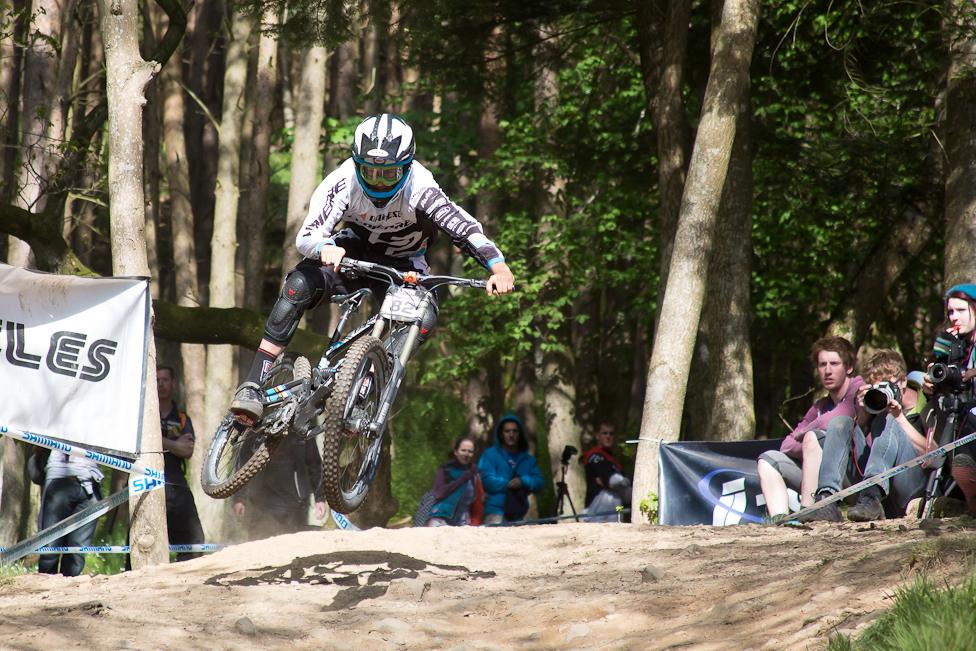 In pictures: Innerleithen downhill mountain biking - BBC News