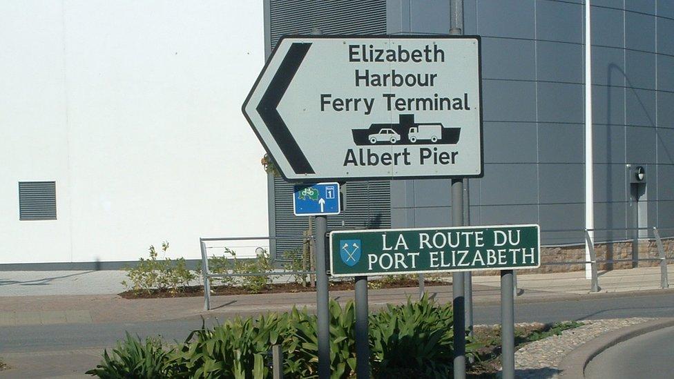 Elizabeth Marina tidal gate broken - BBC News