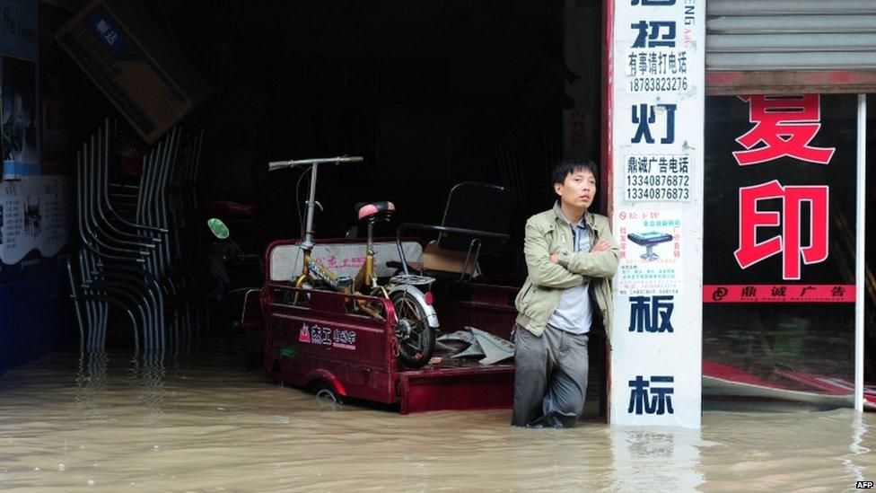 Pictures: Huge floods in China's Sichuan province - BBC Newsround