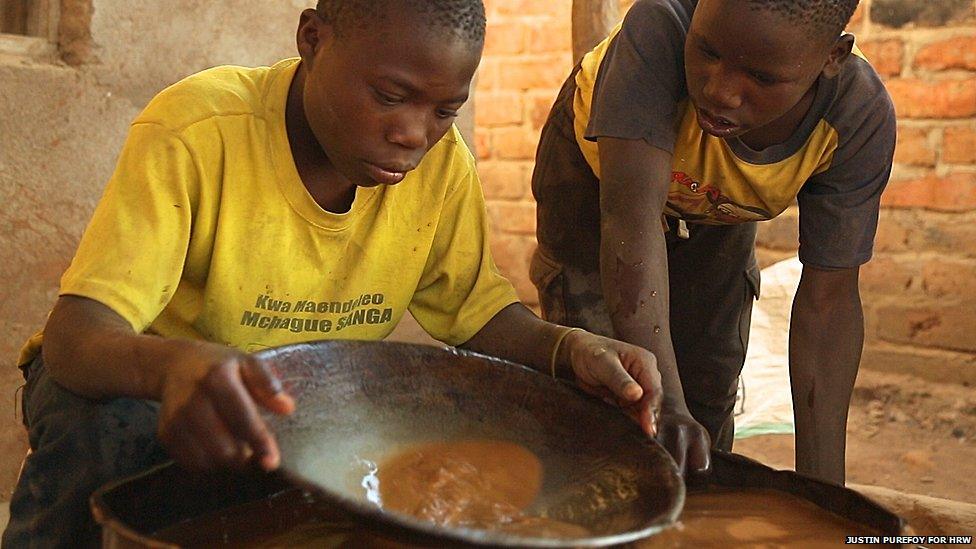 In pictures: Tanzania’s child gold miners - BBC News