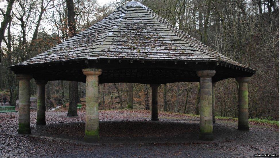 In pictures: England's historic bandstands - BBC News