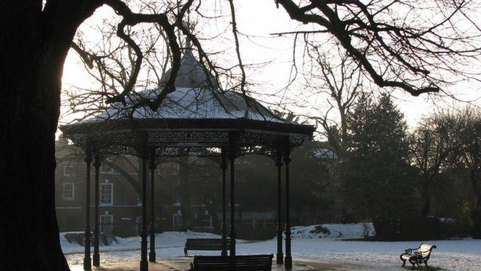 In pictures: England's historic bandstands - BBC News