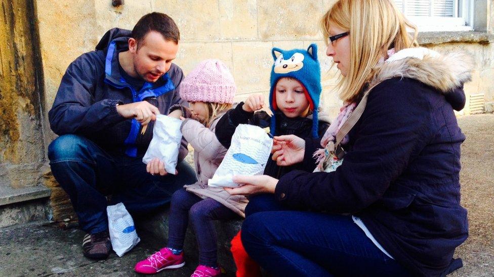 In pictures: Sherborne's Pack Monday Fair - BBC News