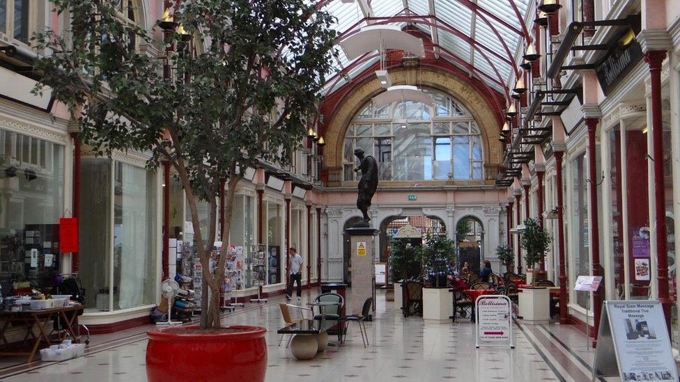 In pictures: Showcasing Bournemouth suburb Boscombe - BBC News