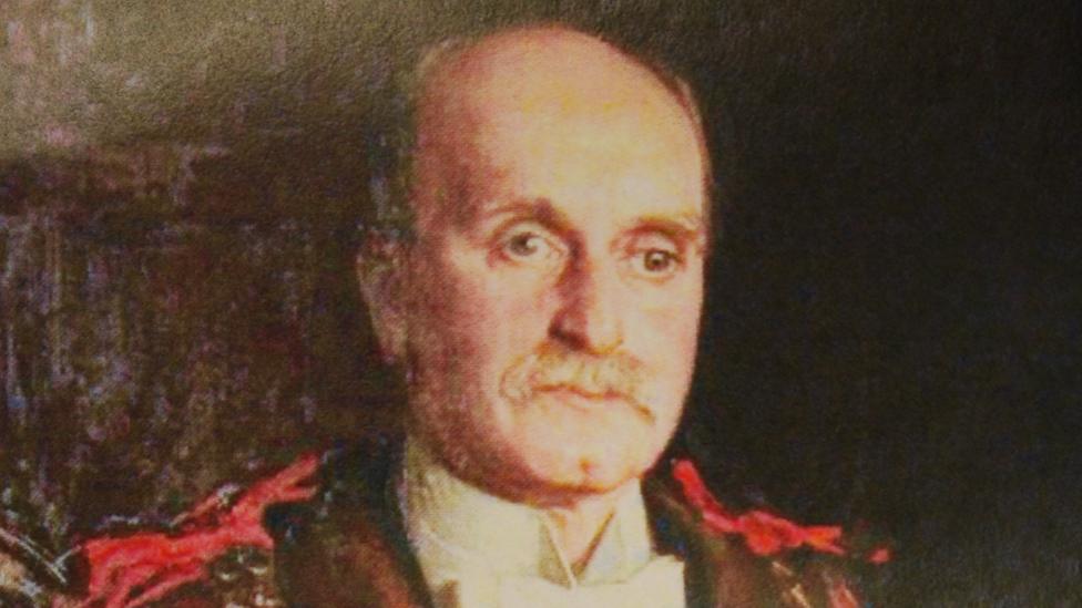 World War One: The British hero who did not shoot Hitler - BBC News