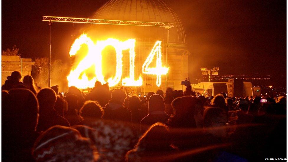 In pictures: Torchlight procession in Edinburgh - BBC News
