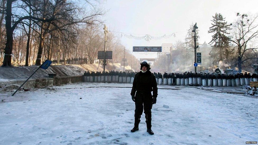In pictures: Ukraine protests - BBC News
