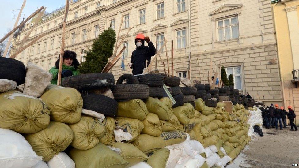 In pictures: Ukraine protests - BBC News