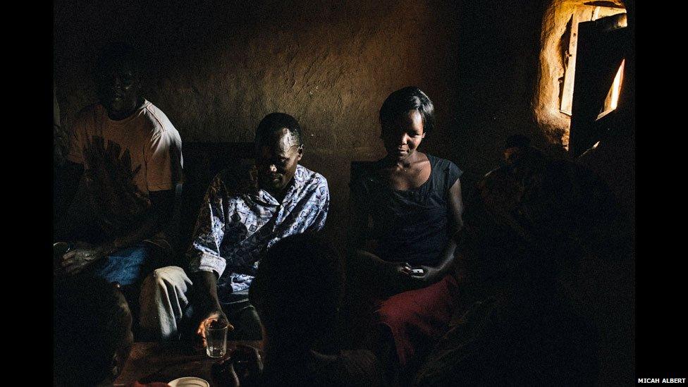 In pictures: Kenya's traditional brewers - BBC News