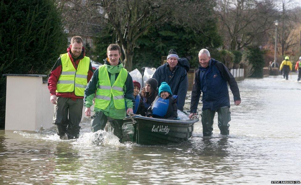 In pictures: Winter floods in UK - BBC News