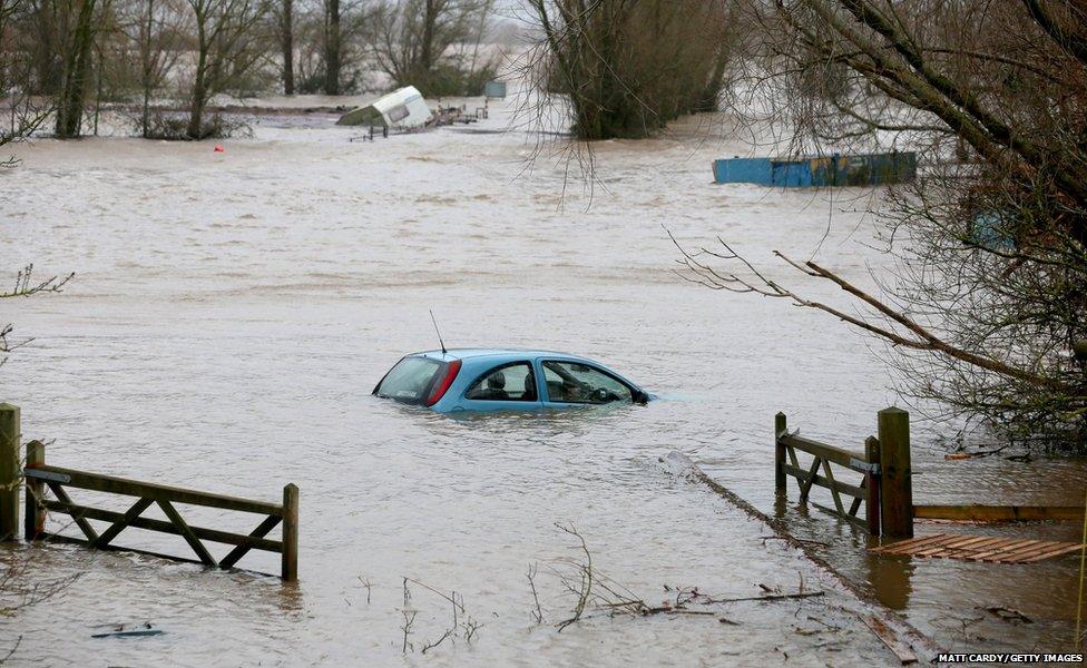 In pictures: Heavy rainfall sweeps the UK - BBC News