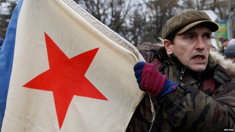 In pictures: Crimea tension as Ukraine crisis grows - BBC News