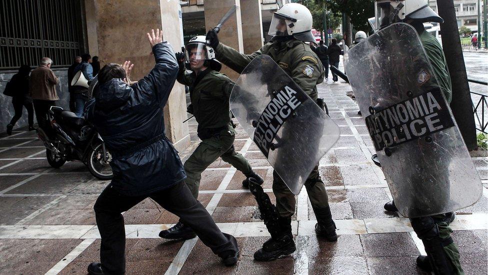 Day in pictures: 6 March 2014 - BBC News