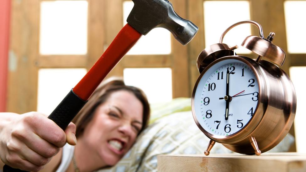 Night-eating syndrome 'is real', study suggests - BBC News