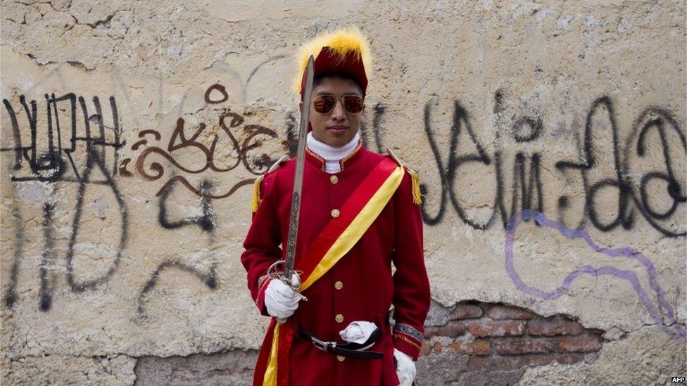 In pictures: Mexico celebrates Cinco de Mayo - BBC News