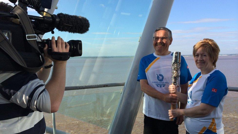 In pictures: Queen's Baton Relay visits Hull and Grimsby - BBC News