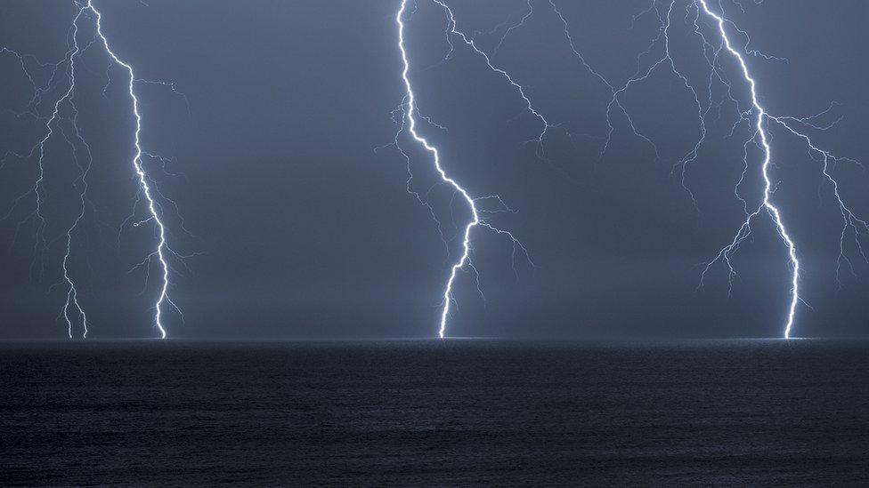 Your electric lightning pictures - BBC Weather