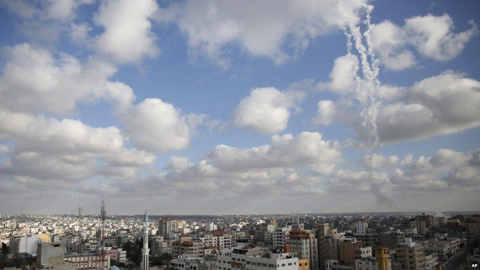 In pictures: Gaza conflict intensifies - BBC News