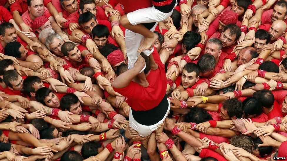 Human towers for castell building competition in Spain - BBC Newsround