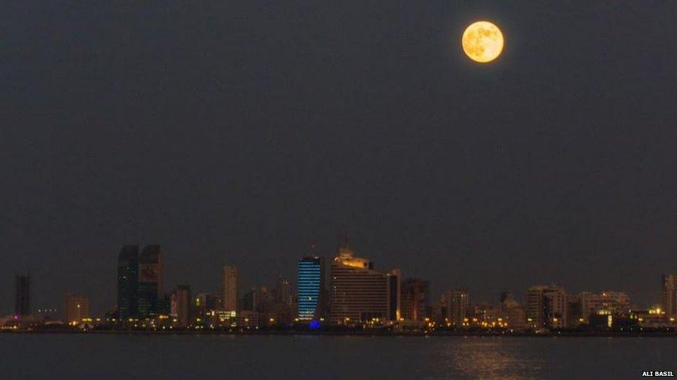 September supermoon: Your pictures - BBC News