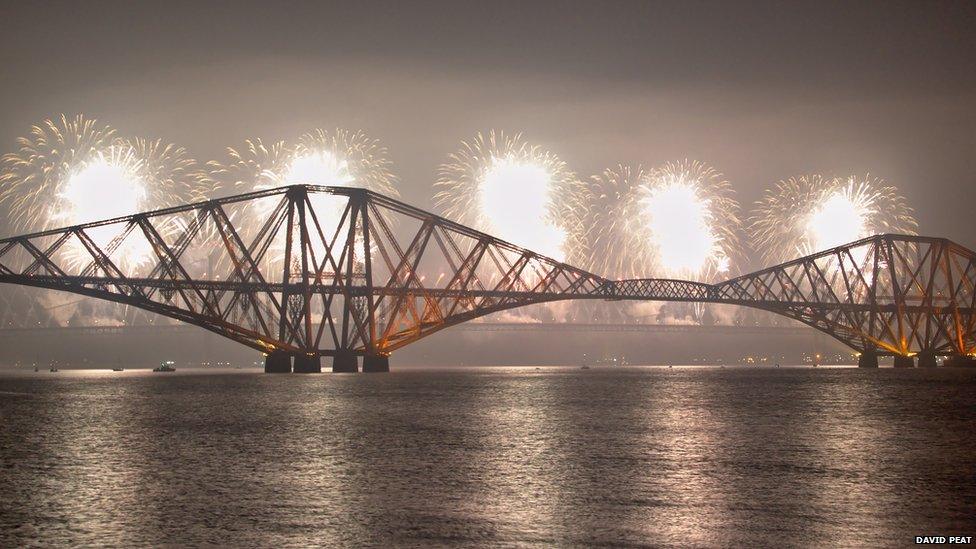 in-pictures-forth-bridge-50th-anniversary-fireworks-bbc-news