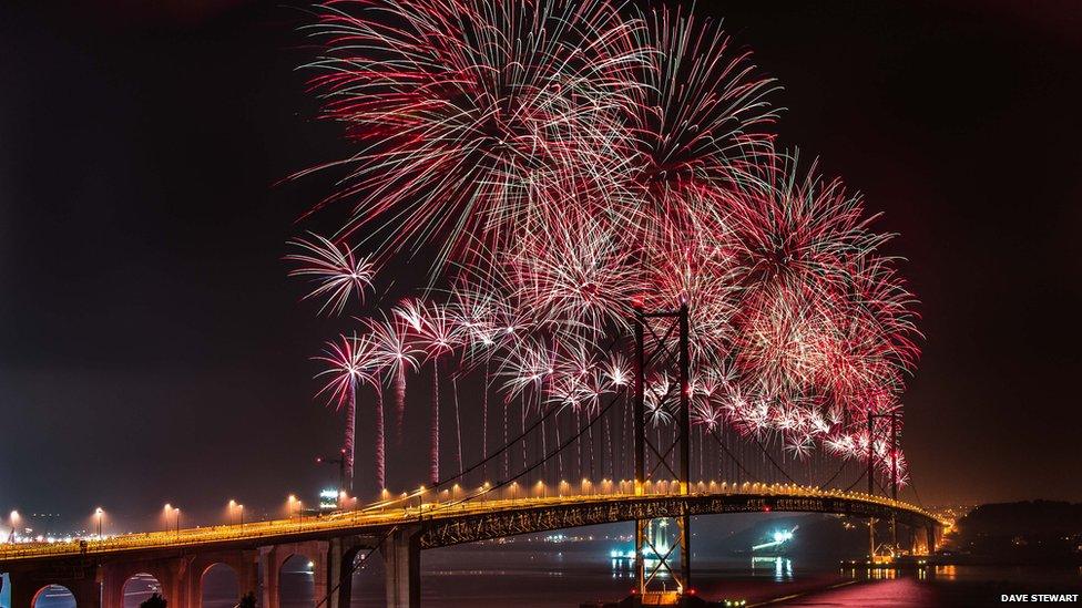 In Pictures: Forth Bridge 50th anniversary fireworks - BBC News