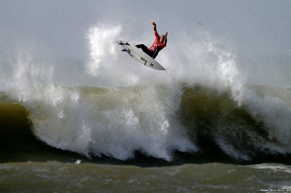 Day in pictures: 21 October - BBC News