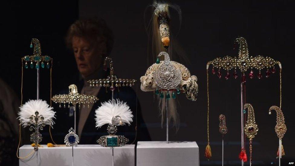 In pictures: Rare India jewels at New York museum - BBC News