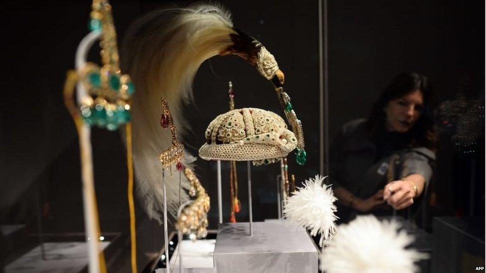 In pictures: Rare India jewels at New York museum - BBC News