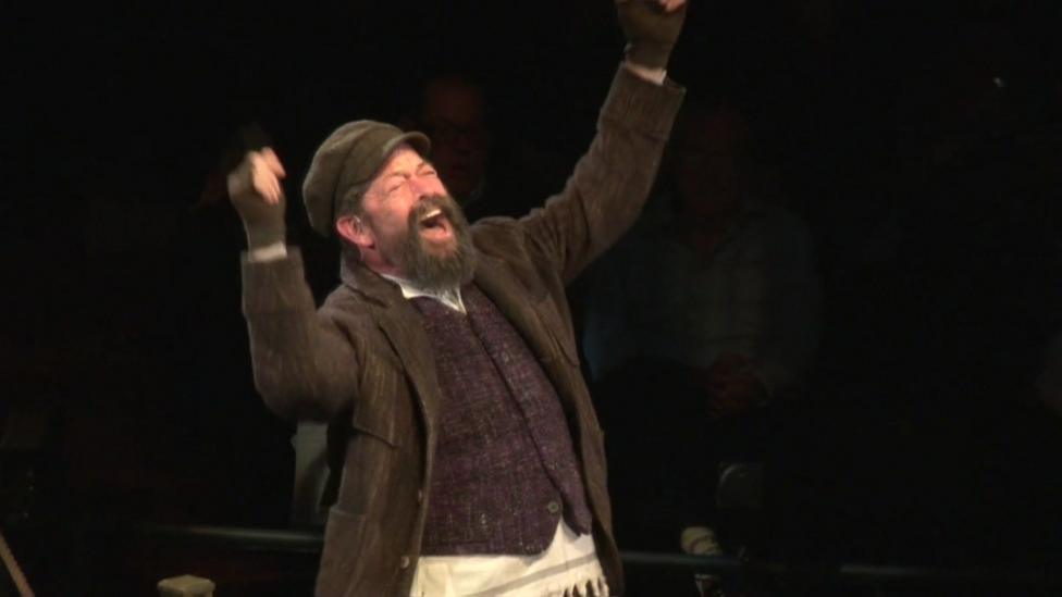 Chaim Topol: Fiddler on the Roof star dies aged 87 - BBC News
