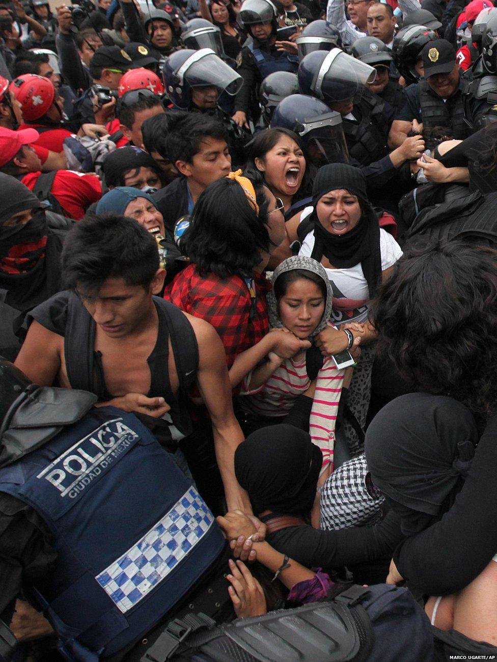 Week in pictures: 15-21 November 2014 - BBC News