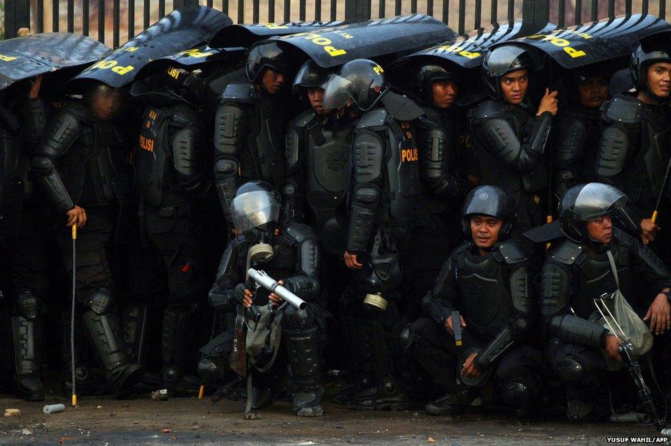 Week in pictures: 15-21 November 2014 - BBC News