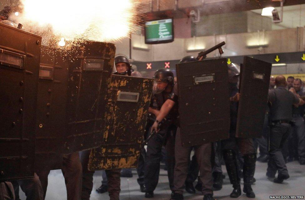 Day in pictures: 28 January 2015 - BBC News