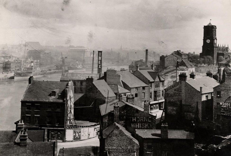 Exhibition shows Gateshead's long-gone slum housing - BBC News