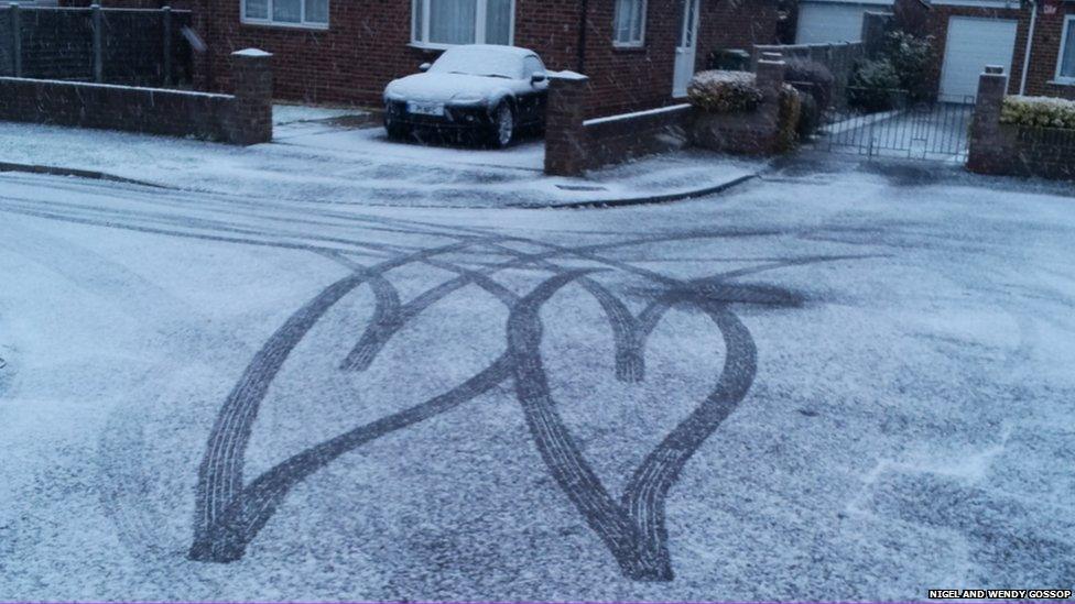 Snow scenes from across Hampshire - BBC News