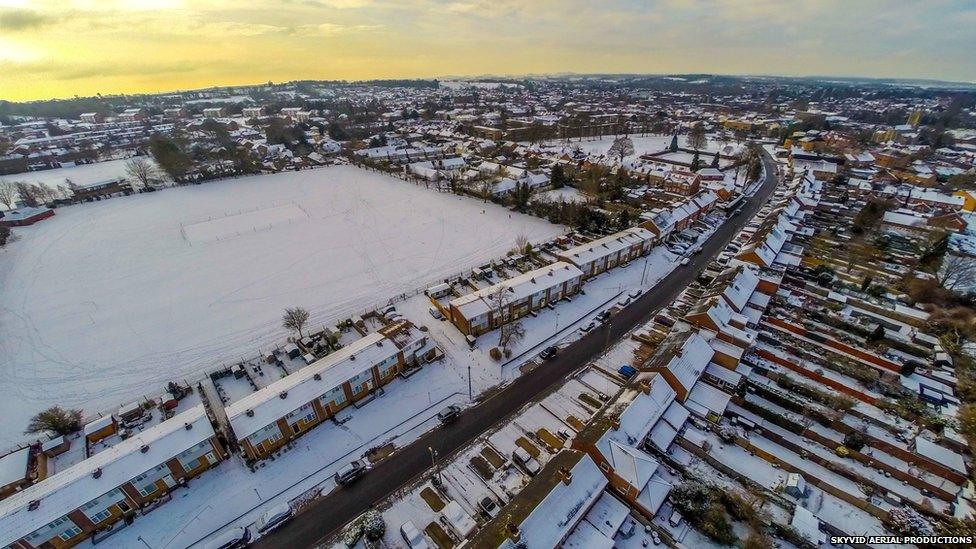 Snow scenes from across Hampshire - BBC News