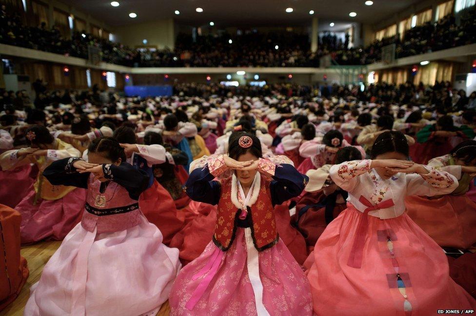 Day in pictures: 12 February 2015 - BBC News