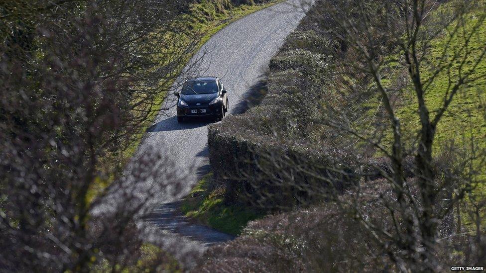 Idris Elba to take part in Circuit of Ireland Rally - BBC News