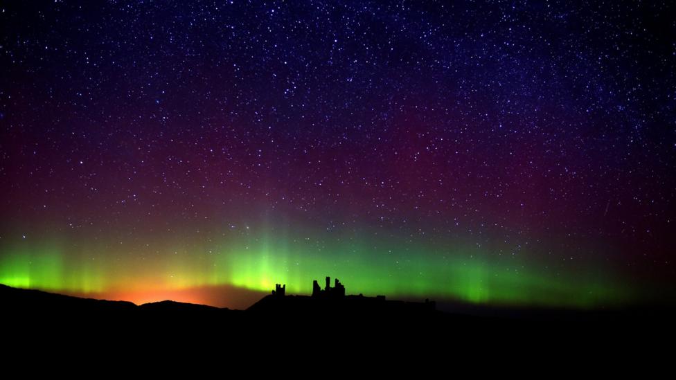 'Rare' Northern Lights photographed in Cornwall and Exmoor - BBC News