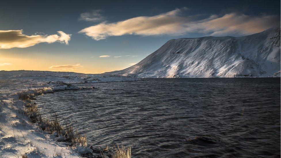 Prydferthwch y Parc // The Beauty of the Beacons - BBC Cymru Fyw